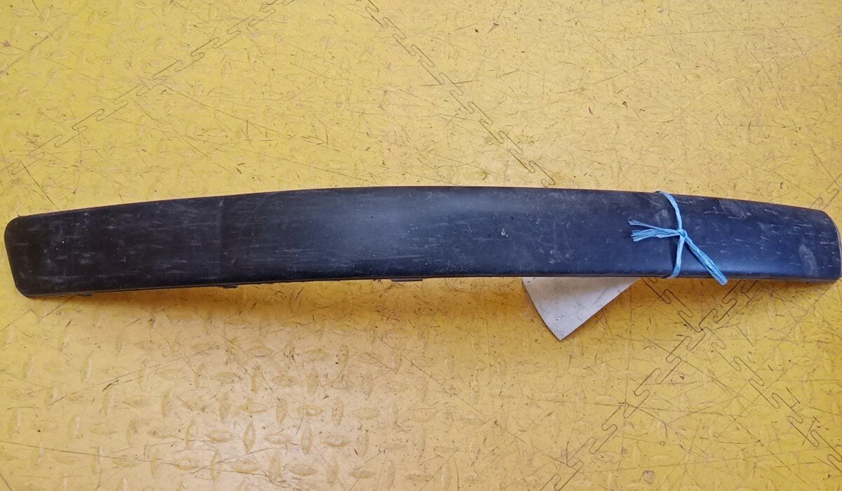 Молдинг переднего бампера Passat (B5) Volkswagen 3B0807718