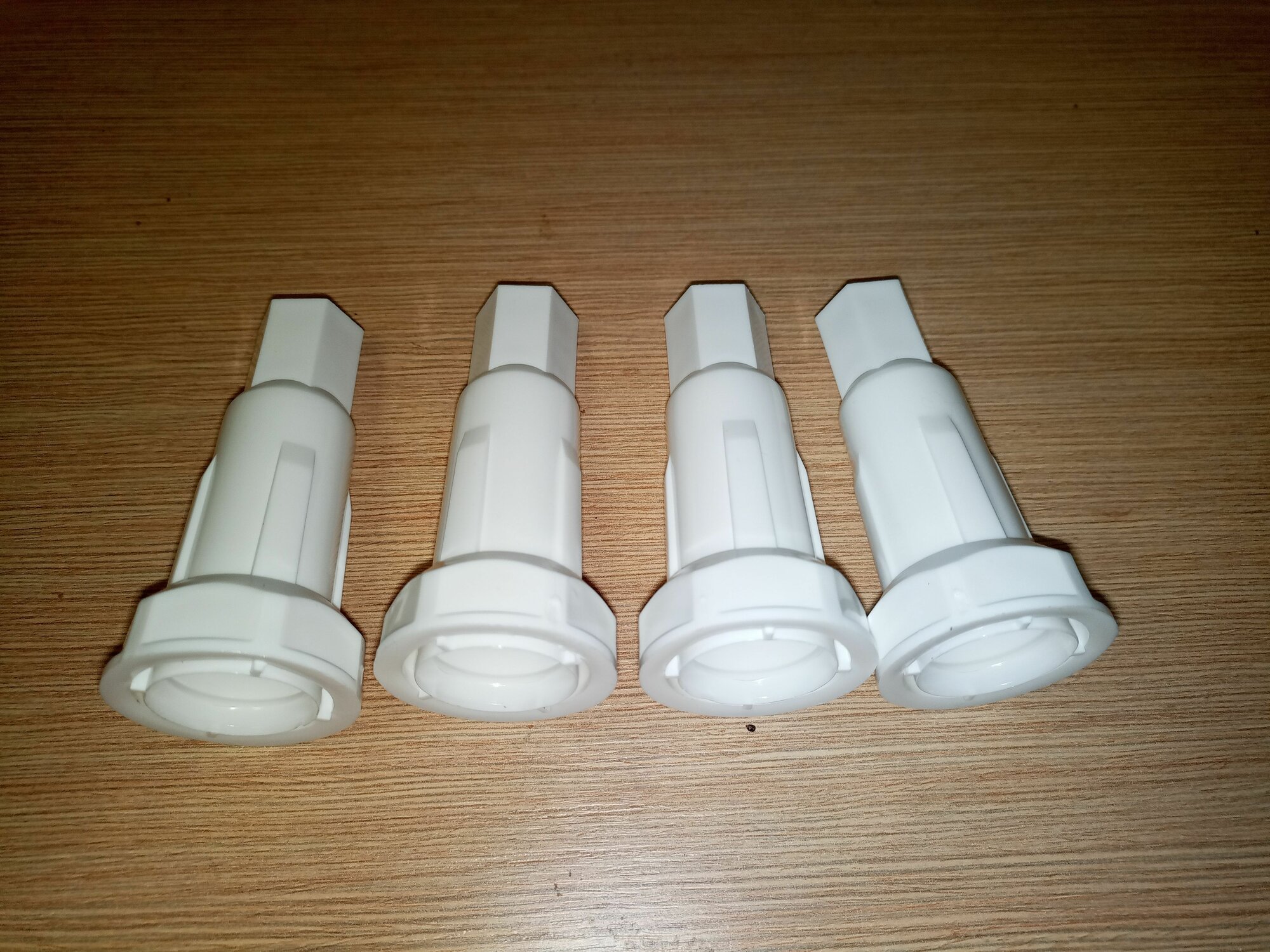 Ножки для поддона душевой кабины или ванны , под шпильку резьбовую М12, высота 8см,