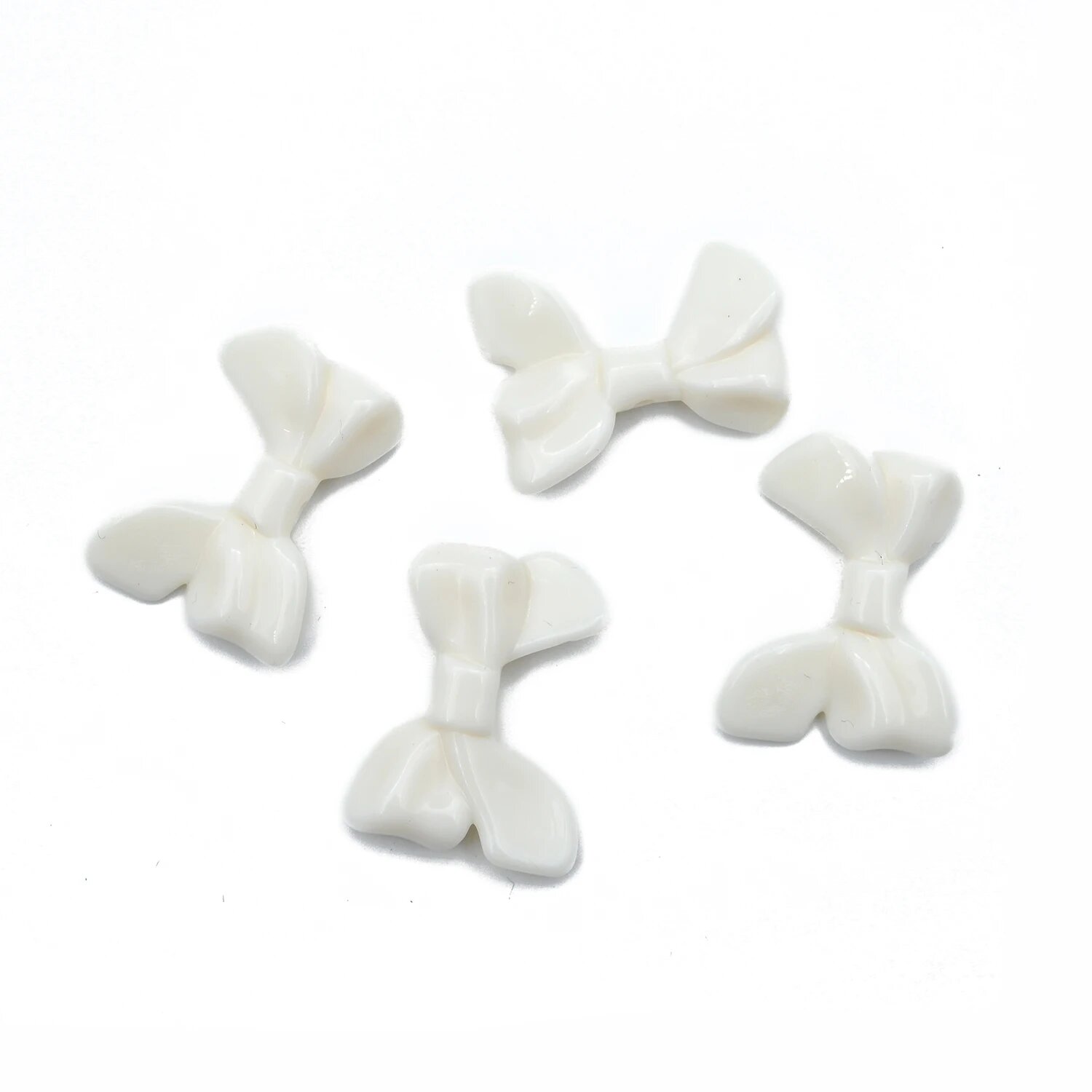 Акриловые бусины UQRUIDIYBEADS бабочка бант 24х32 мм Белый, white