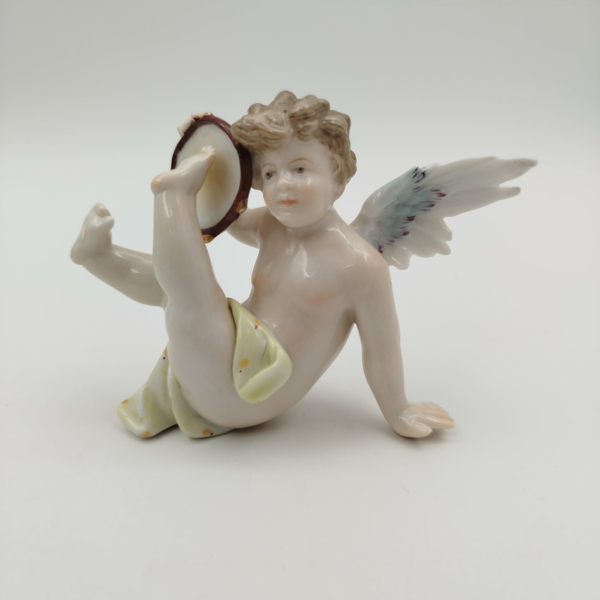 Статуэтка "Путти с бубном", Volkstedt, фарфор, роспись, Германия, 1894-1918 гг.