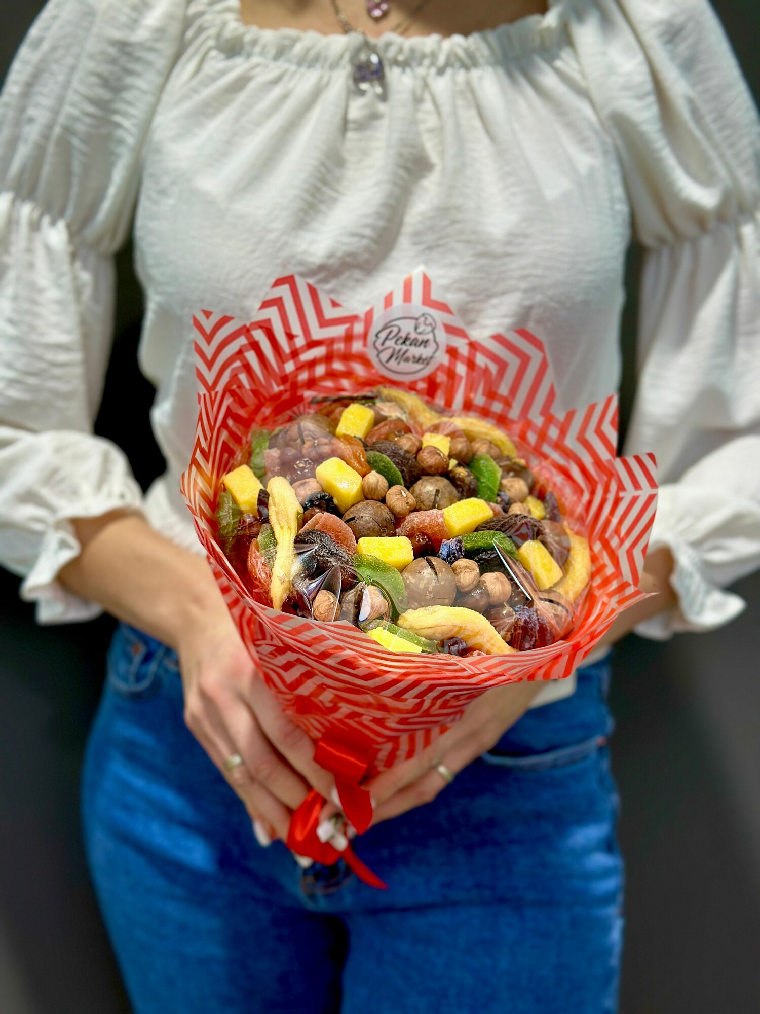 Букет из сухофруктов с орехом макадамия