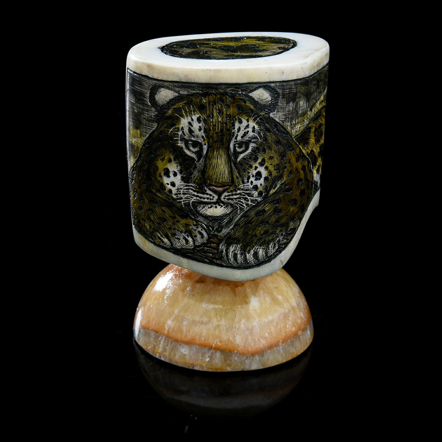 Статуэтка из кости "Хищник"