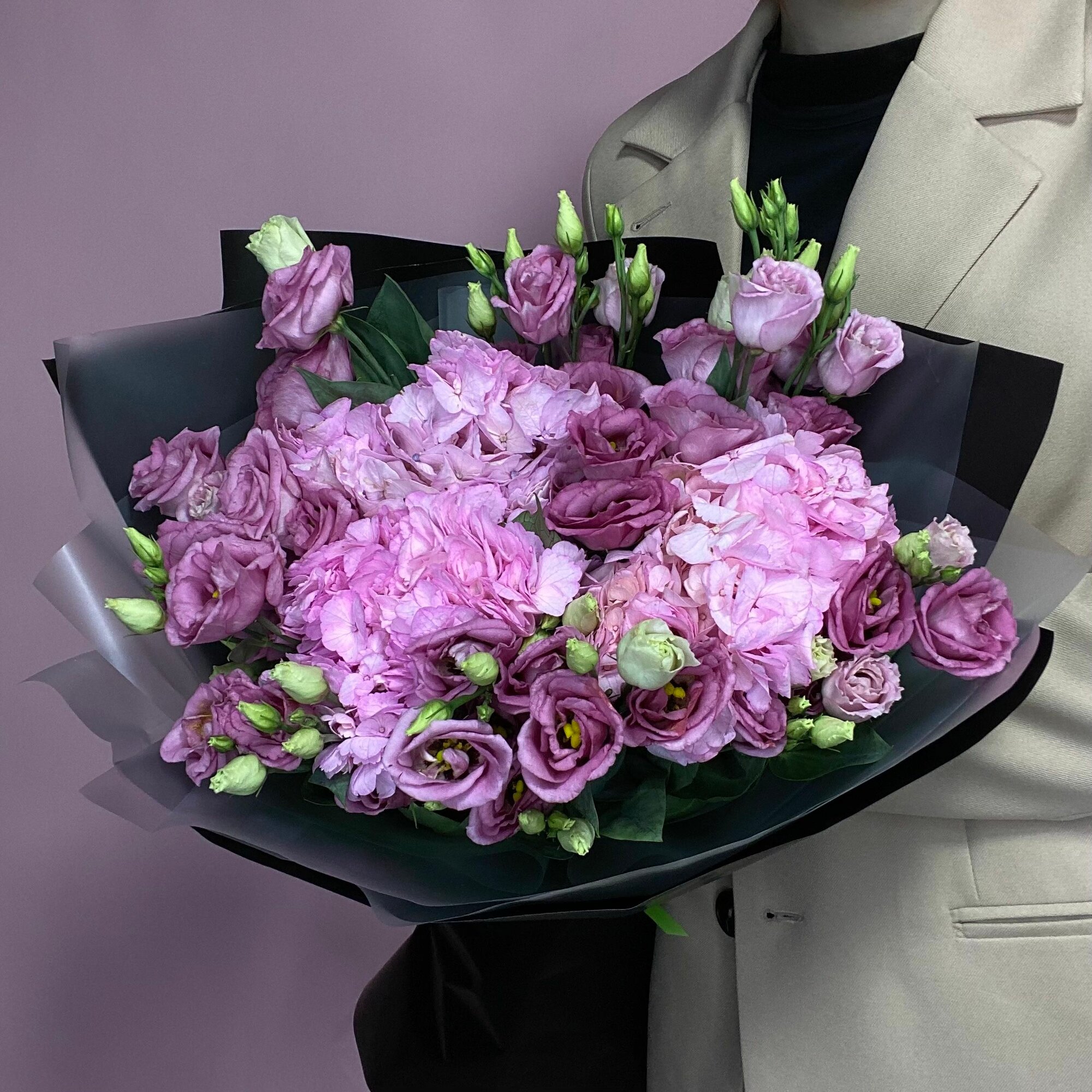 Букет для мамы (эустомы 10 шт, гортензии 3 шт.), высота букета 50 см