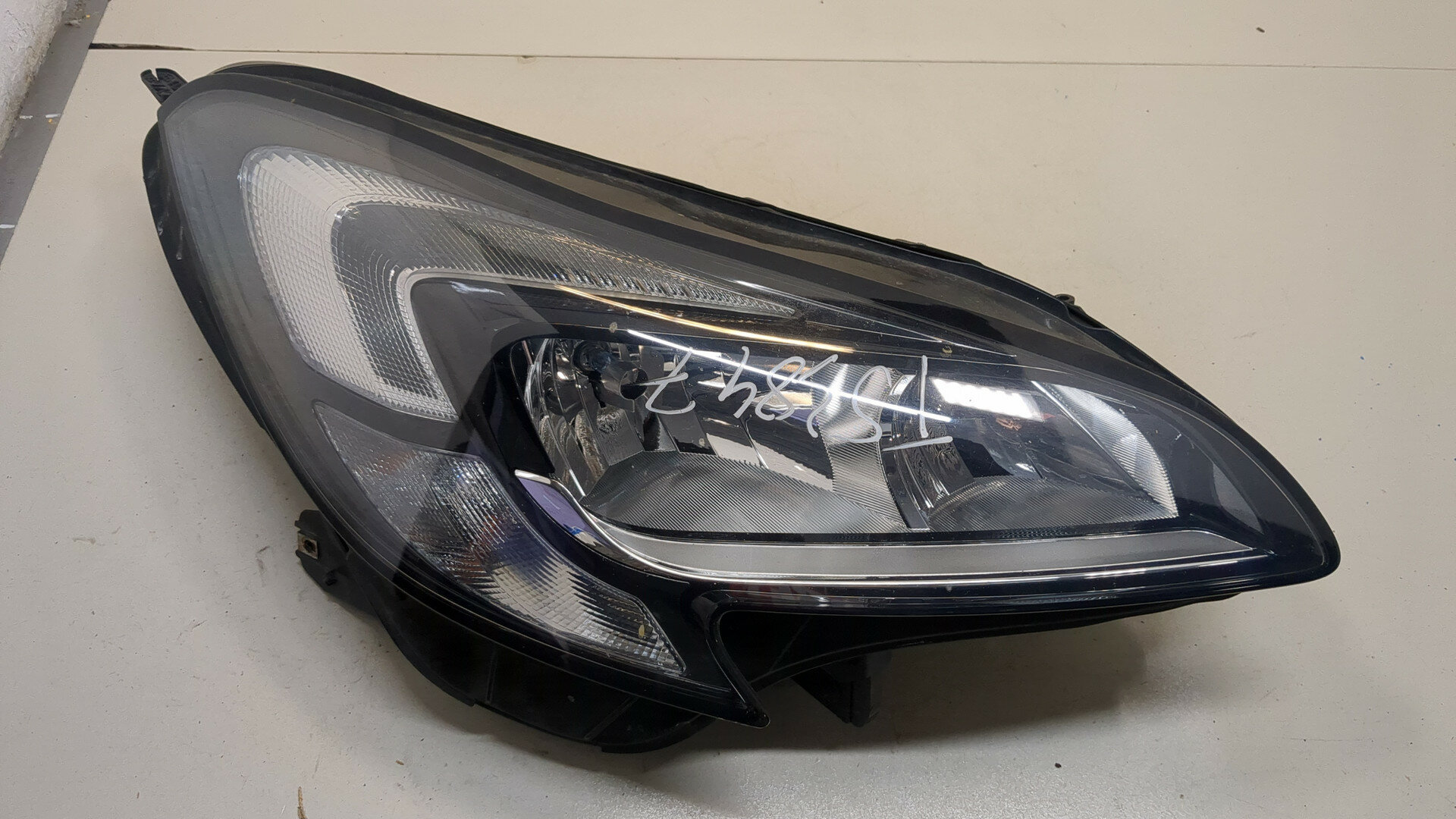 Фара (передняя) правая Opel Corsa E Б/У