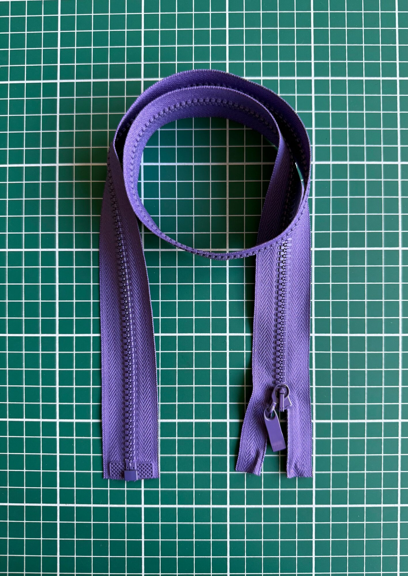 Молния Тракторная, замок автомат, цвет темно-сиреневый, 75 см, цена за 1 штуку.