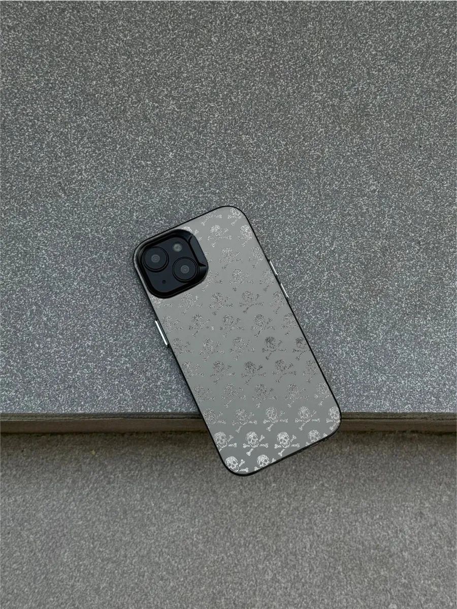 Чехол на Iphone 15 Plus черепа — фото 1