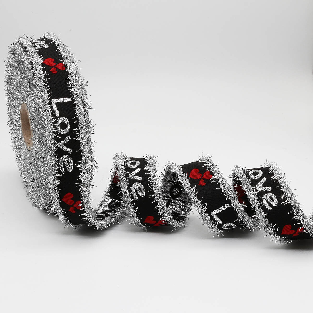 Лента декоративная отделочная Айрис с люрексом с надписью 'Love' 20мм*10м