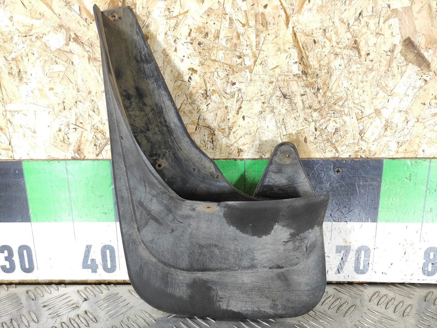 Брызговик левый задний FORD Focus 1998-2005 2S4116D589BA