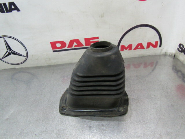 Кожух рулевой колонки нижний Volvo FH