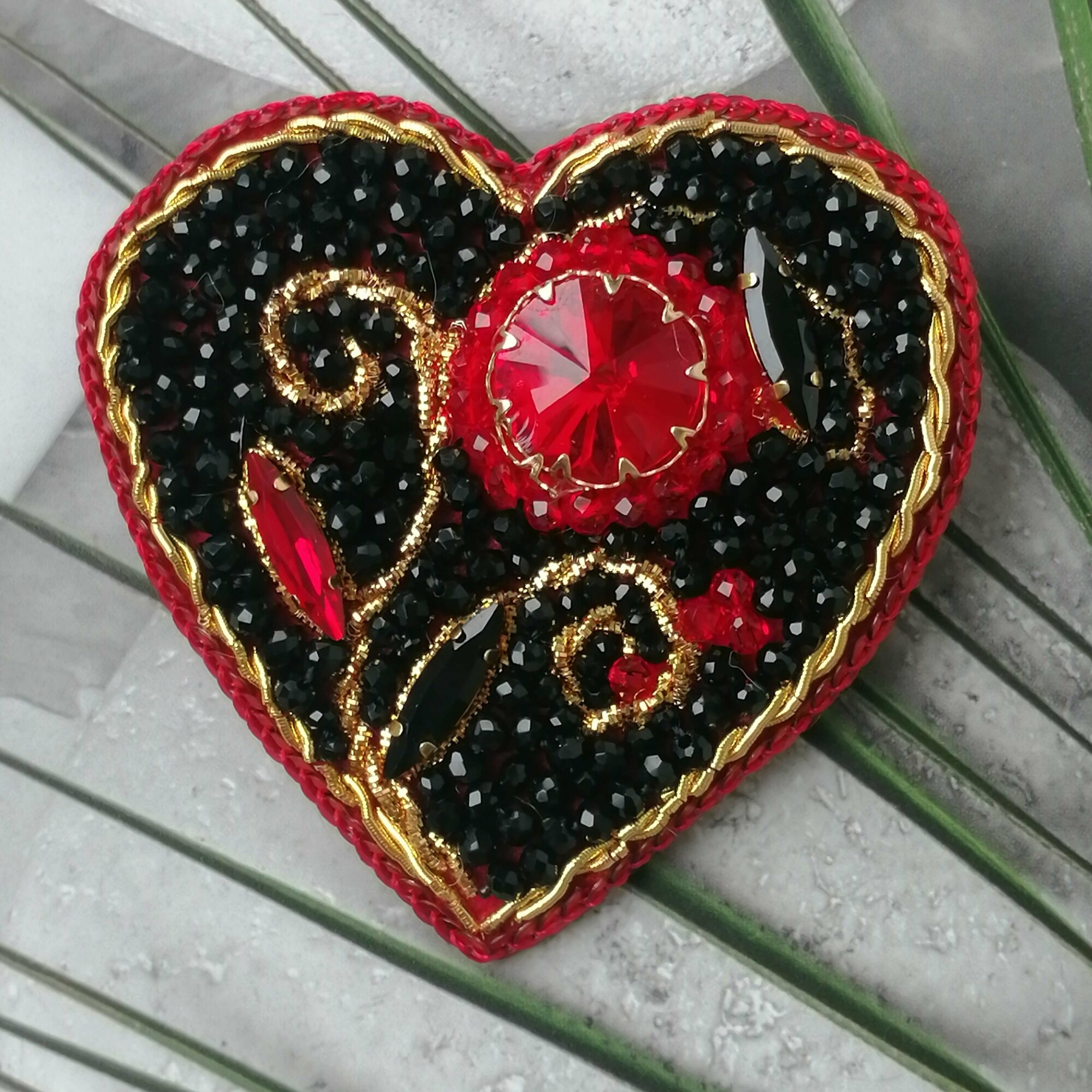 Брошь, стекло