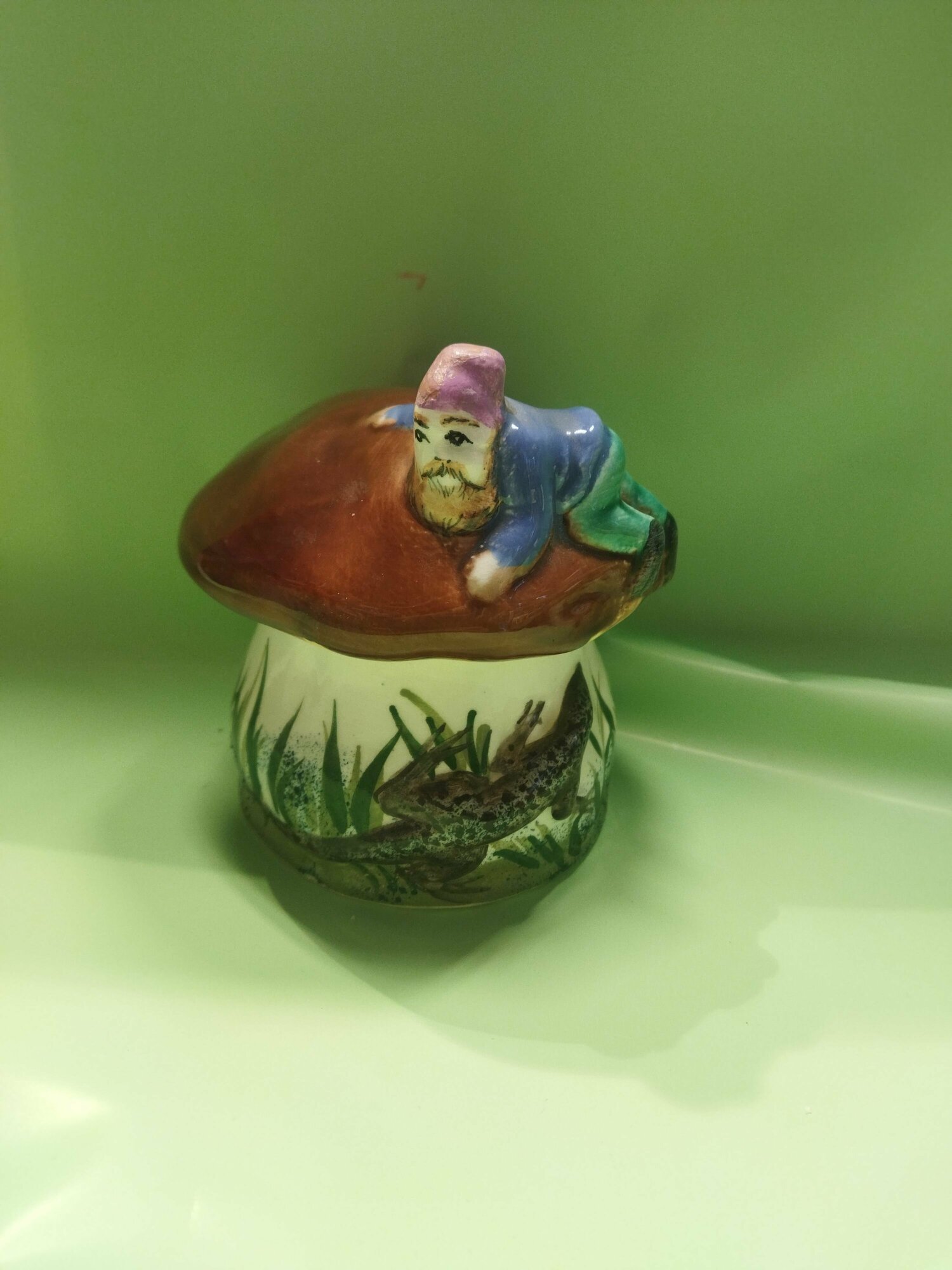 Сахарница Гном на грибе