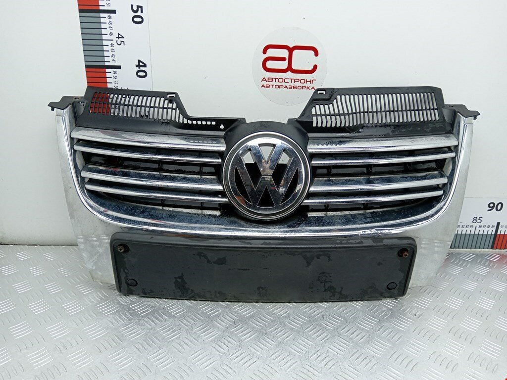 Решетка радиатора Volkswagen Golf 5 1K5853653A арт. 1862049