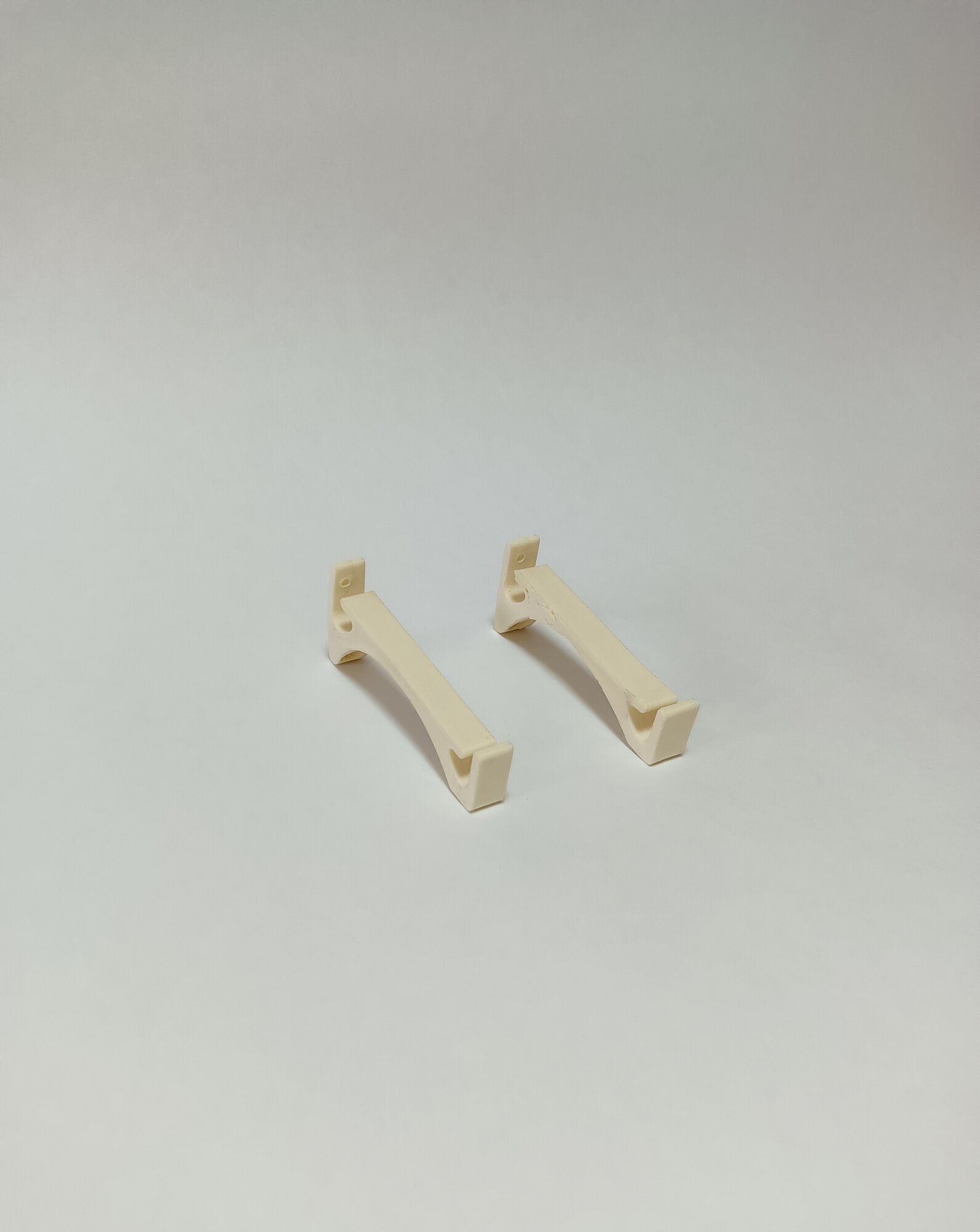 Крючки-держатели для мусорных пакетов маек с ручками