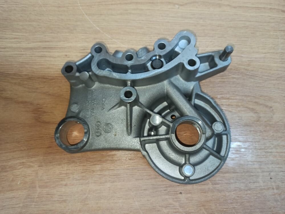 Кронштейн распредвала VAG Audi VW 1.8 2.0 Gen2 06H103144J