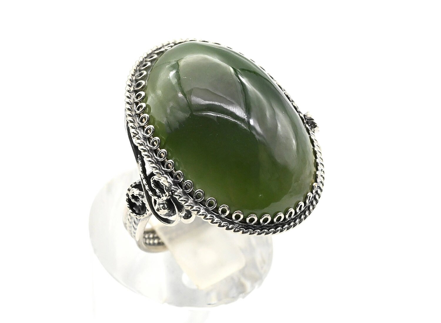 Кольцо, нефрит