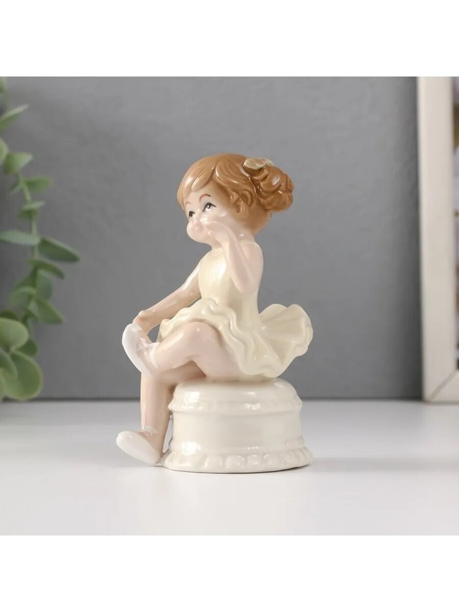 Очаровательная керамическая статуэтка балерина