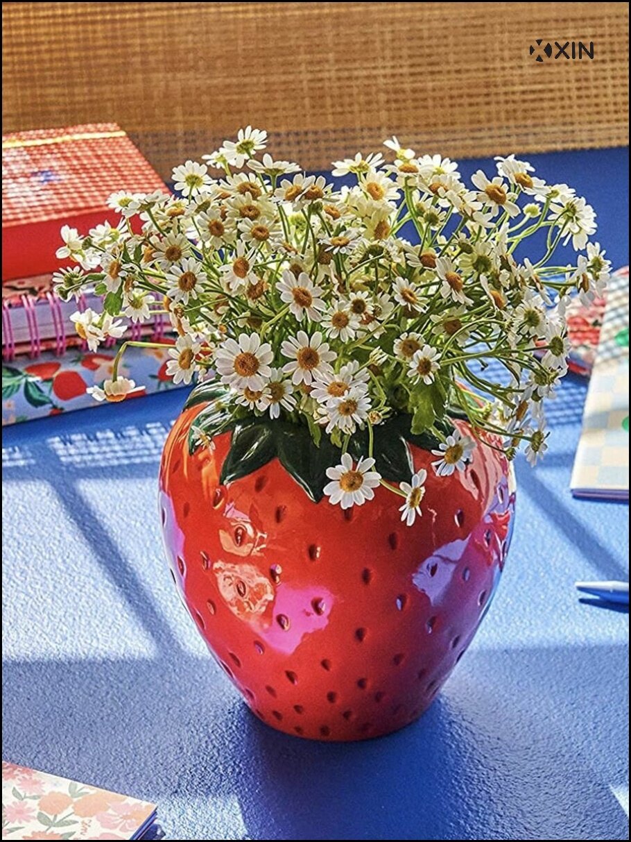 Ваза IrNik "Клубничка", керамика, высота 15см, настольная, красная