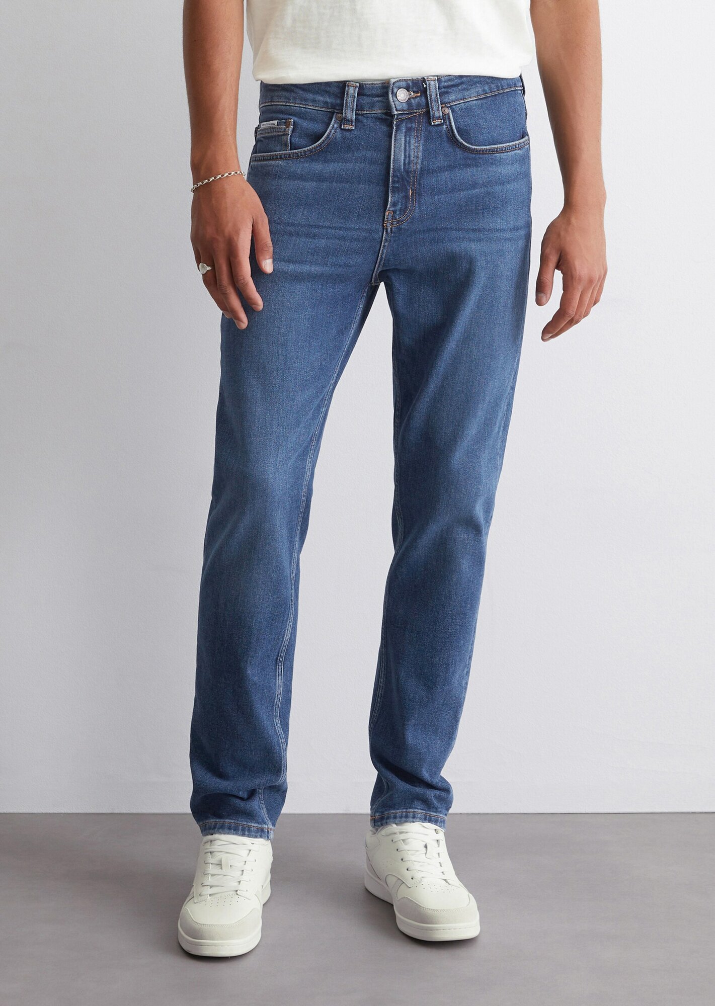 Джинсы зауженные 