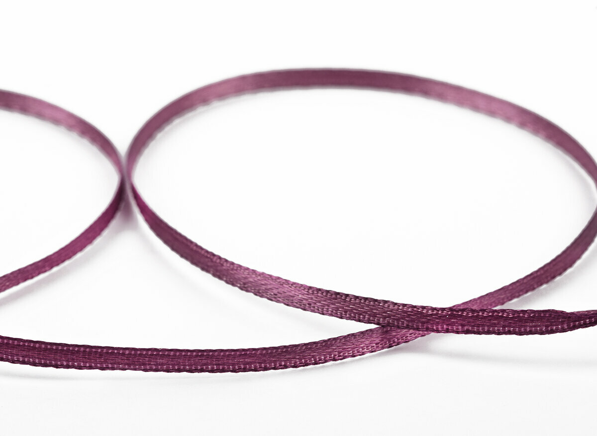 Лента атласная 3 мм (1/8 ") Gamma AL-3P двухстор. 91.4 м №143 фиолетовый