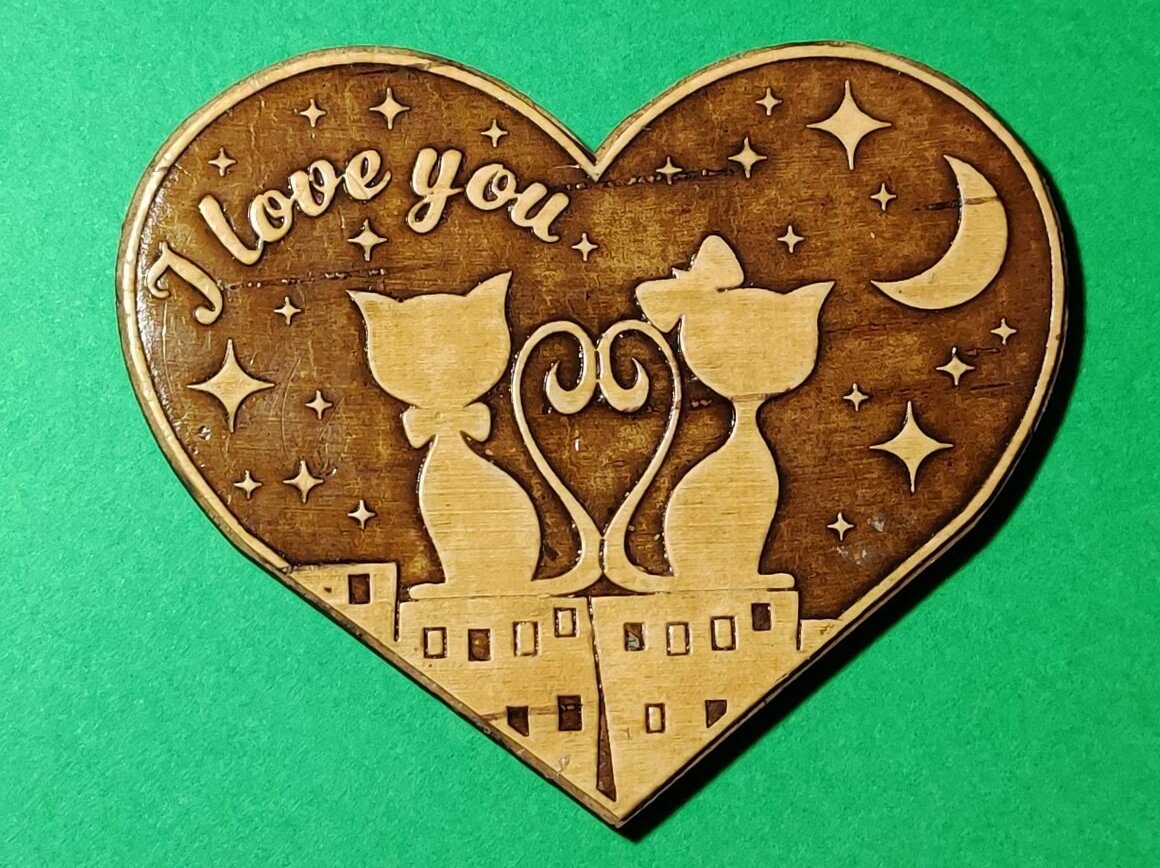 Магнит "Кошки - Валентинки " 8 * 10 см . Береста. Ручная работа.