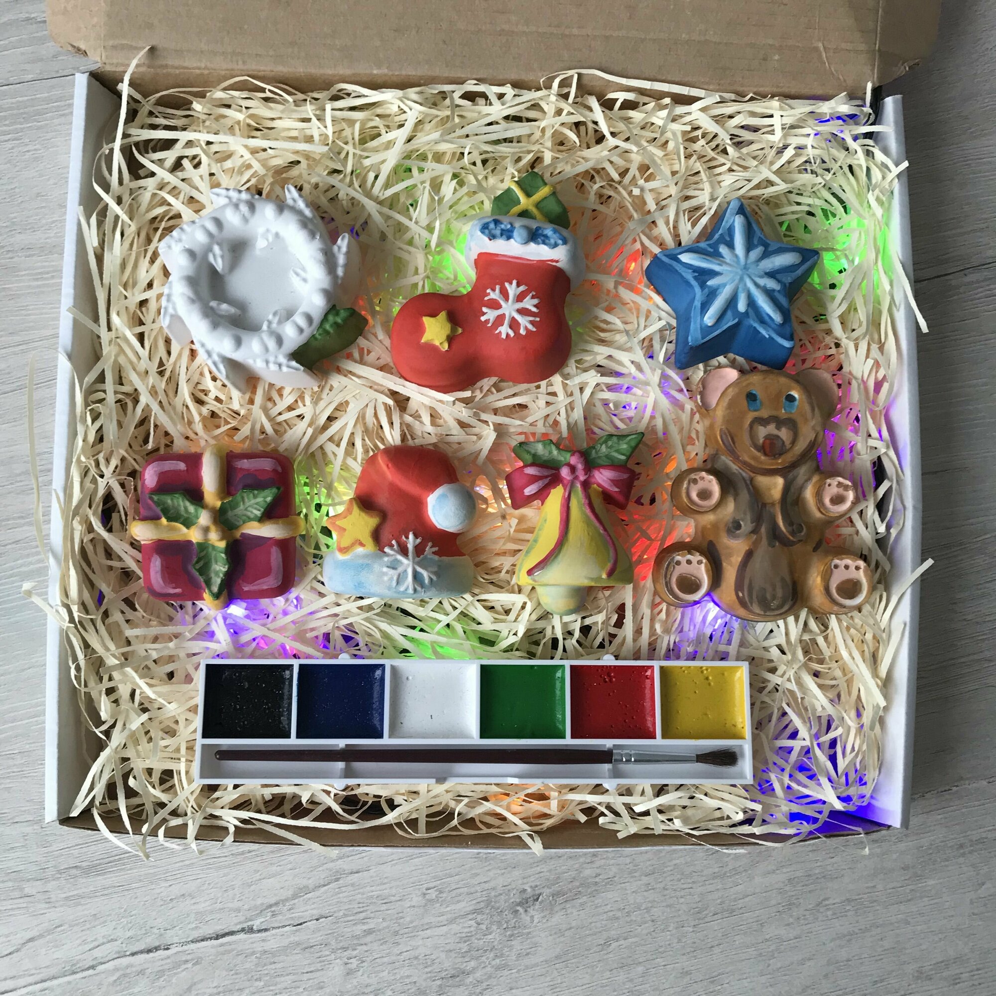 Рождественские объемные раскраски / Набор для развития 7 фигурок, кисточка, краски / Многоразовый комплект для творчества Сделай Сам