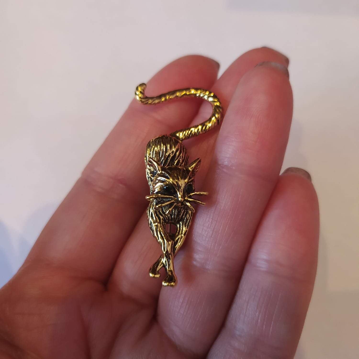 Брошь, стразы