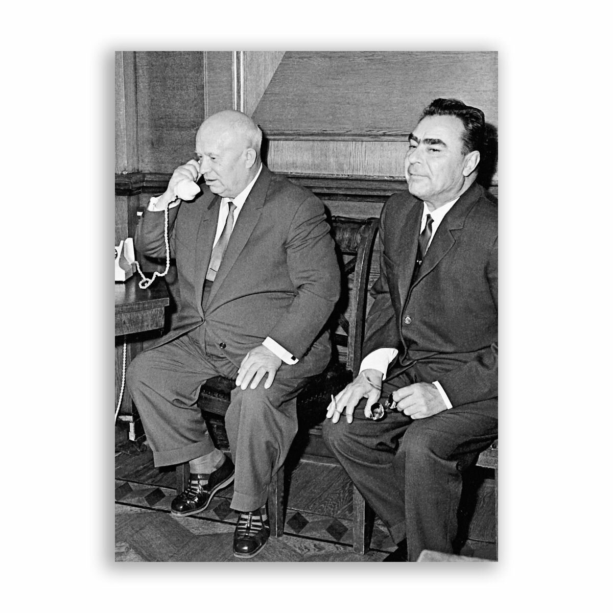 Постер, плакат на бумаге / Леонид Ильич Брежнев и Никита Сергеевич Хрущёв / Размер 30 x 40 см