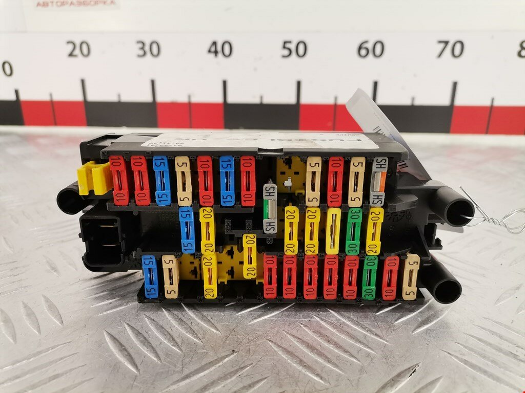 Блок предохранителей Peugeot 406 арт. 1413040