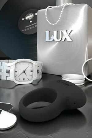 Перезаряжаемое эрекционное кольцо Lux с вибрацией черное, LX4762-11