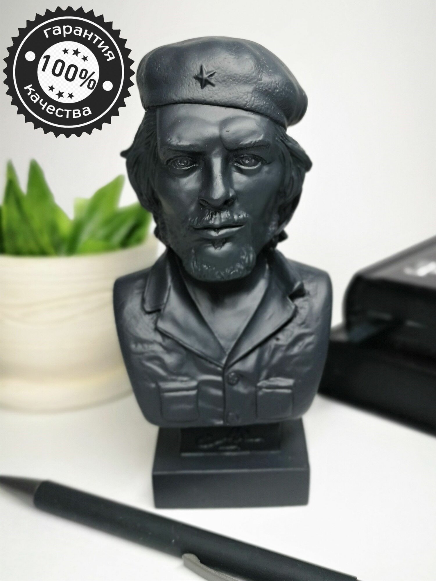 Статуэтка бюст Че Гевара черный. Гипс. Высота 15 см.