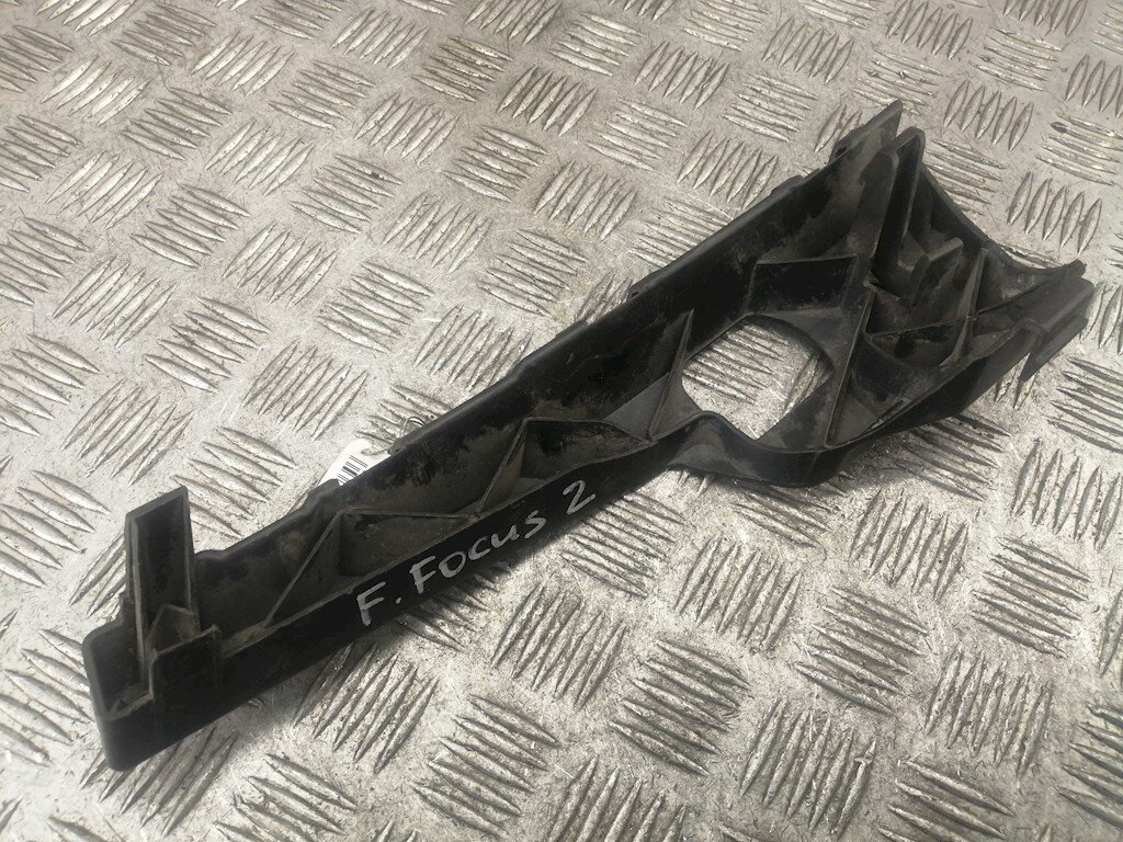 Кронштейн (крепление) переднего бампера правый Ford Focus 2 1335698 арт. 184764
