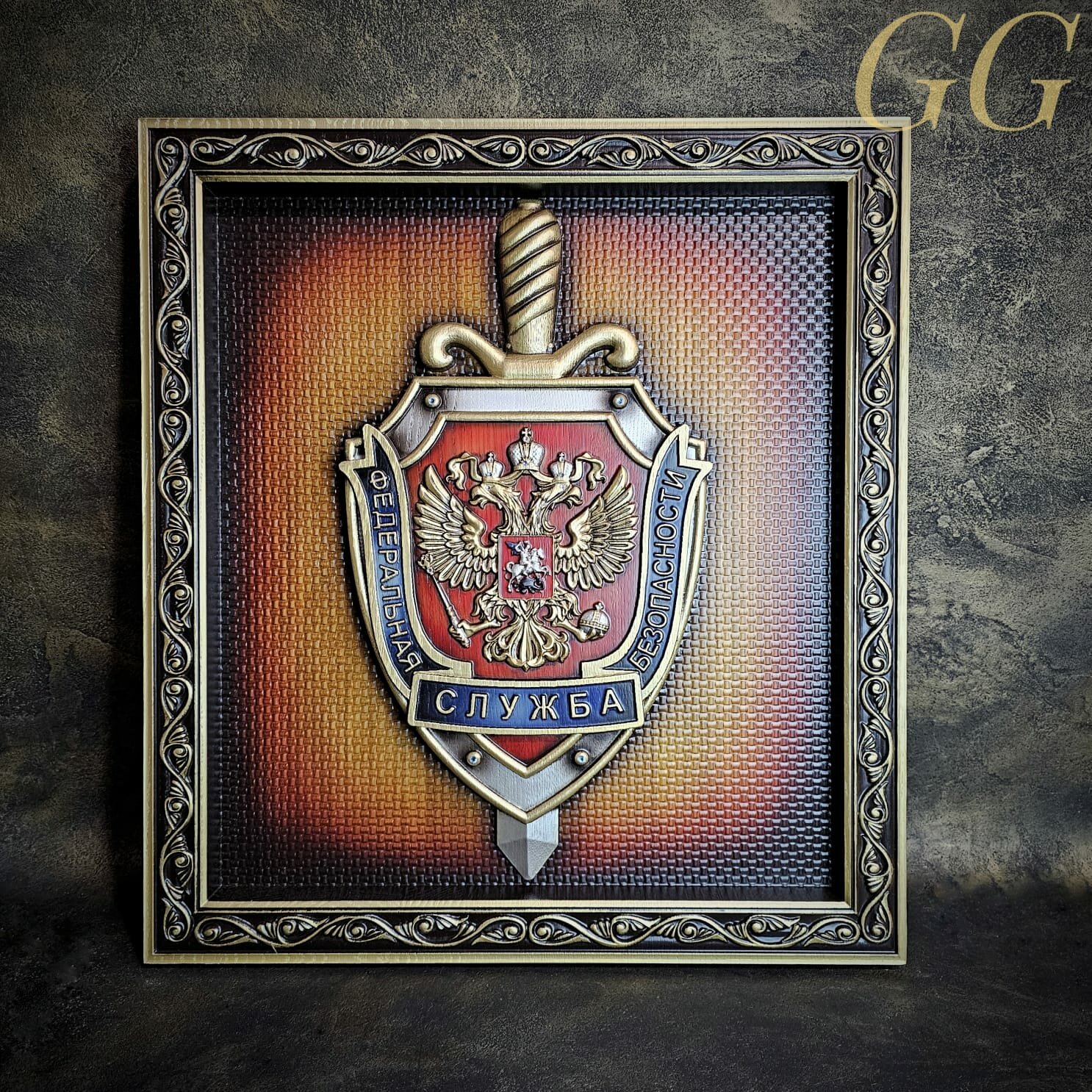 Герб ФСБ 32х29см, дерево -дуб, сусальное золото, поталь, камни Swarovski.