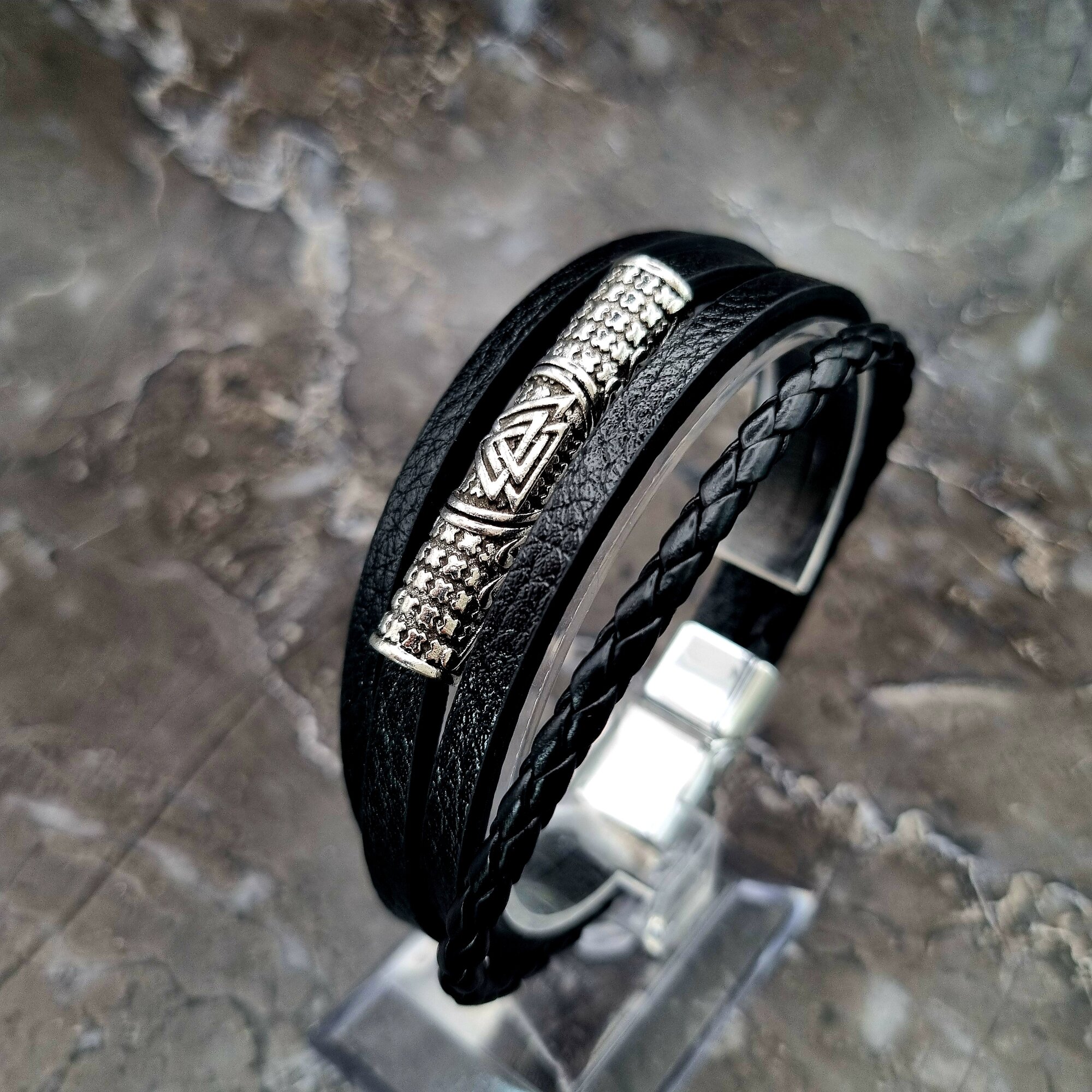 Жесткий браслет, металл