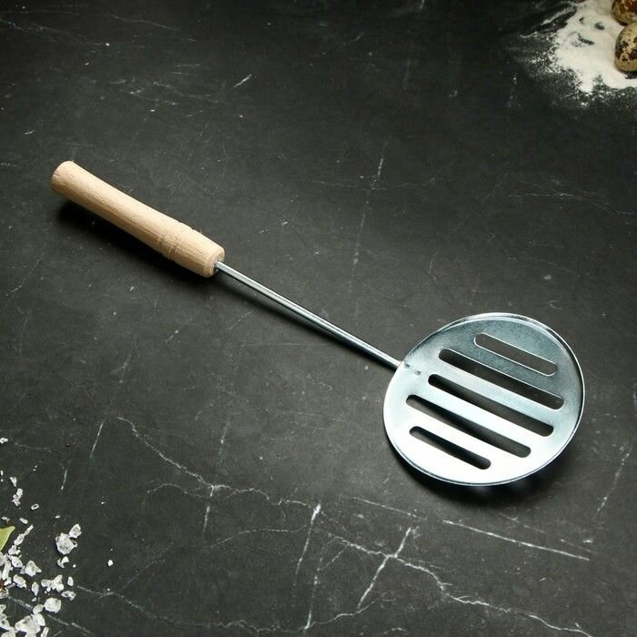 Шумовка для приготовления макаронных изделий, пельменей, вареников, овощей, плова с деревянной ручкой, 30.5 см