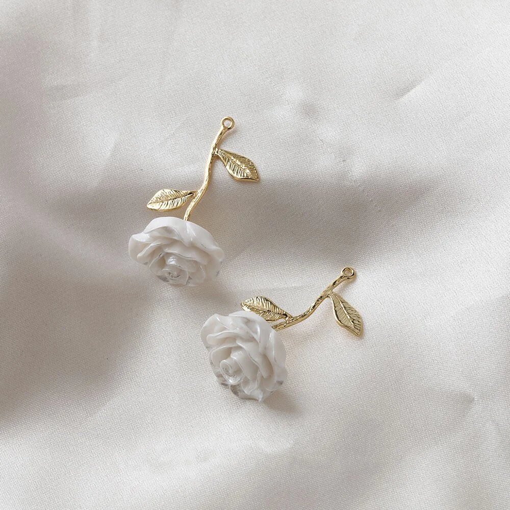 Золотые кулоны с белой розой 2 шт. white
