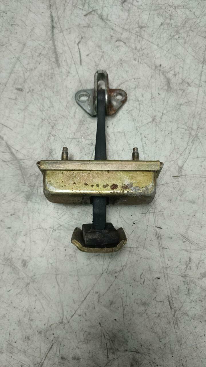 Ограничитель открывания двери передней правой Dodge Caravan 4 (2000 - 2007)