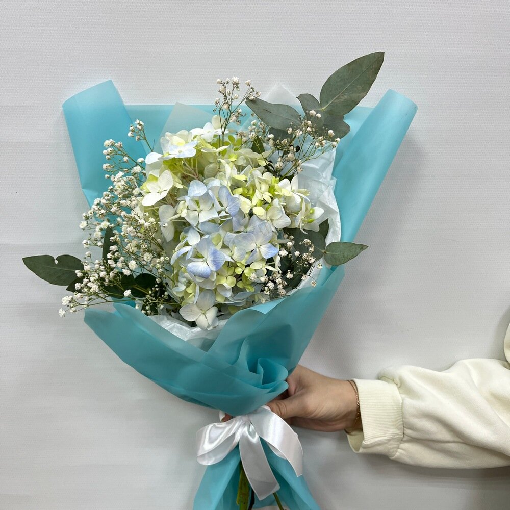 Авторский букет 105 - Гортензией