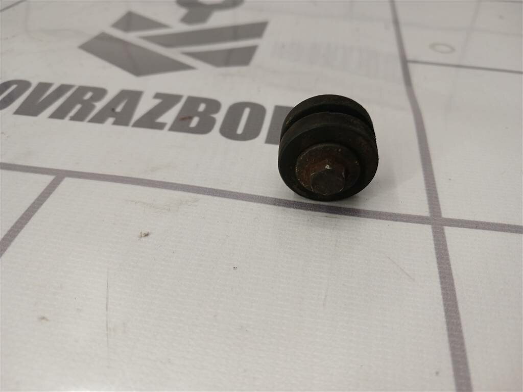 Болт Renault Logan 2005-2014