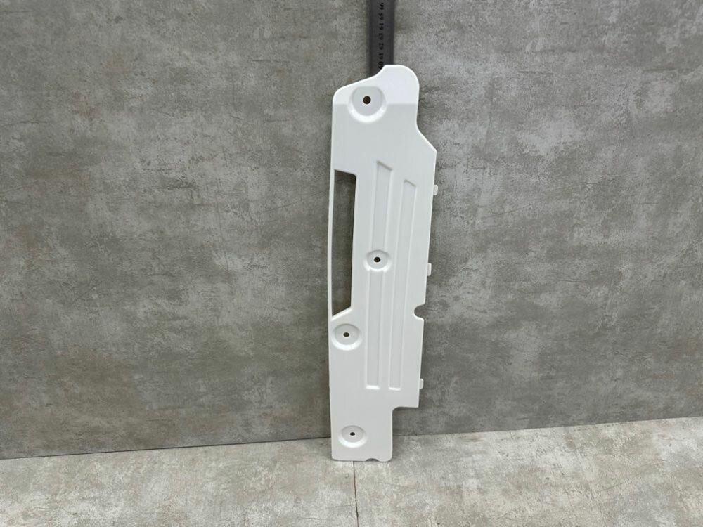 Накладка фары (панель защитная) левая VOLVO FH FM (вольво ФШ ФМ )