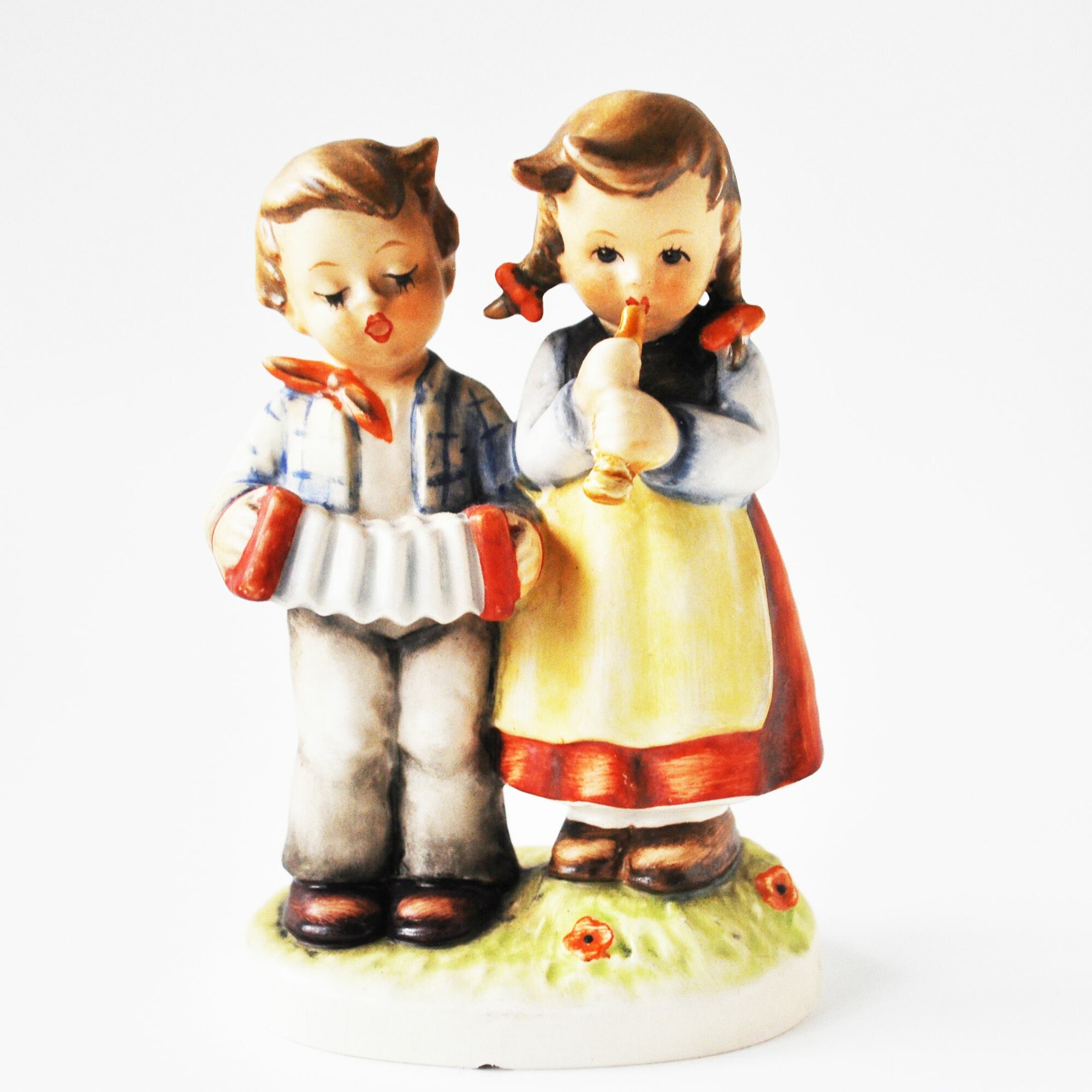 Коллекционная статуэтка "Cеренада на день рождения". После реставрации. Фарфор, ручная роспись. Германия, Goebel-Hummel, 1972-79 гг.
