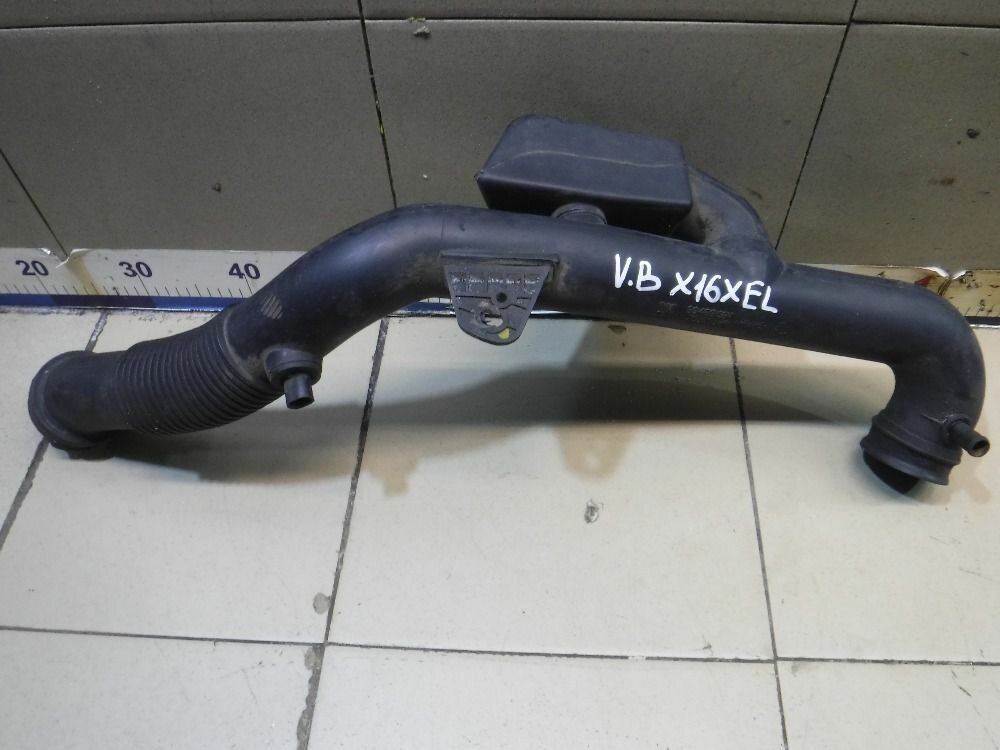 Патрубок воздушного фильтра Opel Vectra B 90499597