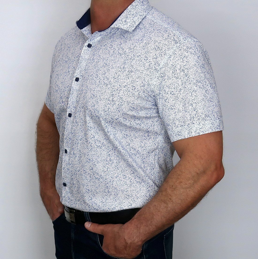 Рубашка Bossado Рубашка мужская с коротким рукавом, приталенная, светлая сорочка, на пуговицах, рубаха на любой сезон, стильный фасон одежды, голубая, с принтом, без карманов, летняя