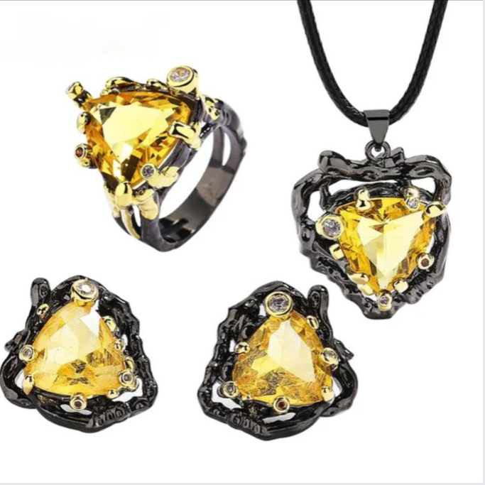 Комплект бижутерии: колье, хрусталь, стекло, циркон