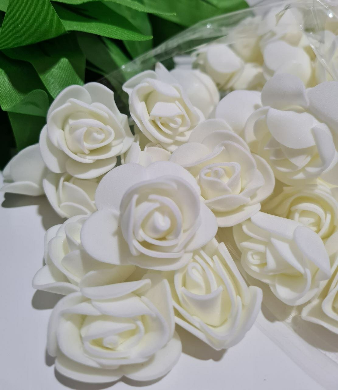 Цветы из фоамирана. Цвет кремовый. Диаметр 3,5 см. Упаковка 50 шт. Розы искусственные
