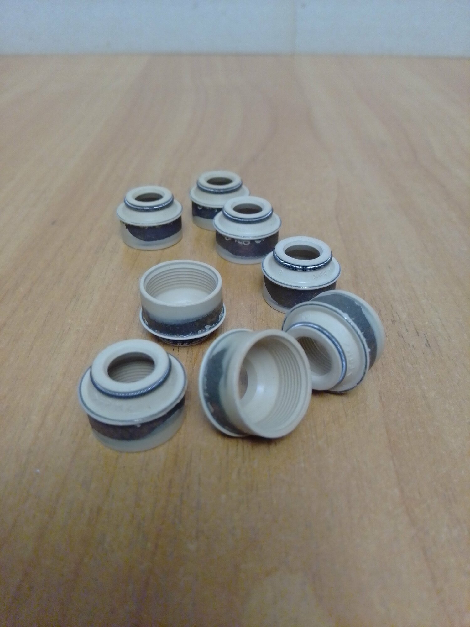 Маслосъёмные колпачки на Газель, Волга, УАЗ. Материал изготовления - фторкаучук. Комплект 8 шт, Кирово-Чепецк, вэлконт