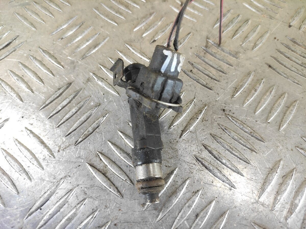 Форсунка двигателя VAZ 2105 21110113201082