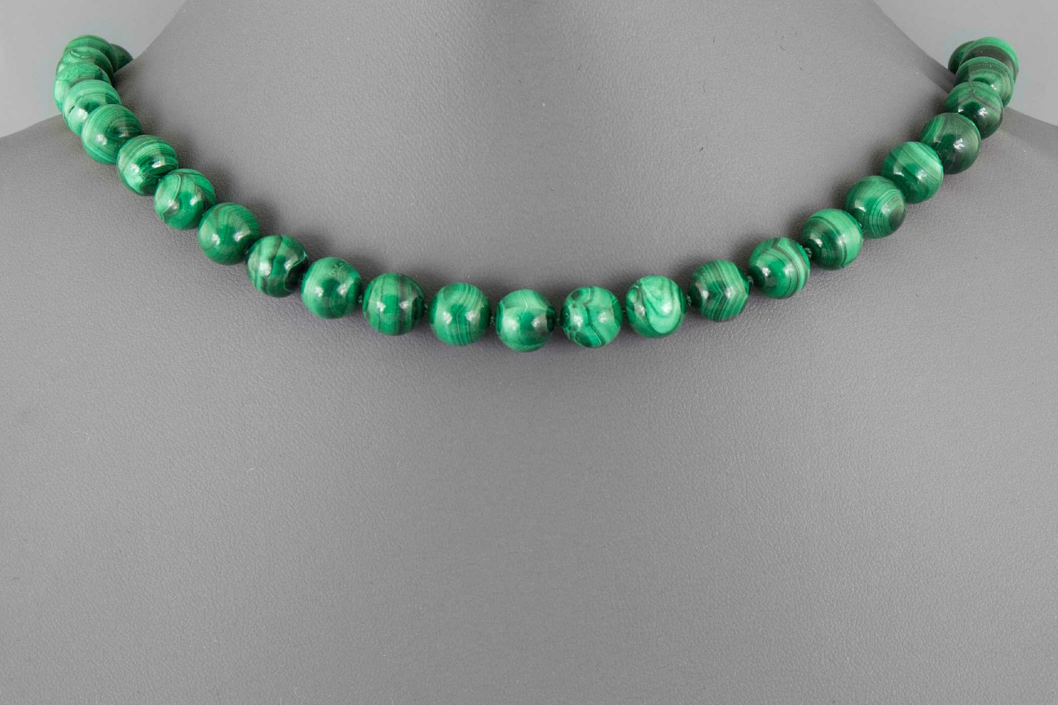 Бусы, малахит