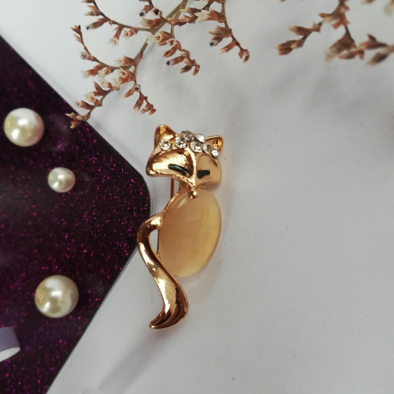 Брошь, стразы, искусственный камень