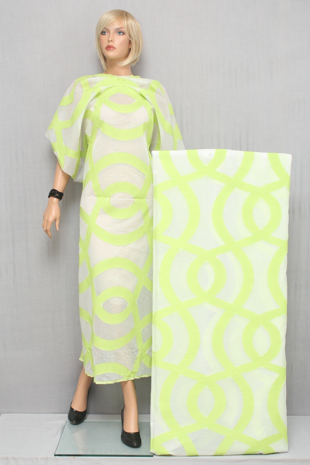 Ткань Органза-жаккард Cadena крупный узор цвета лайм на полупрозрачном белом фоне, ш150см, 0,5 м