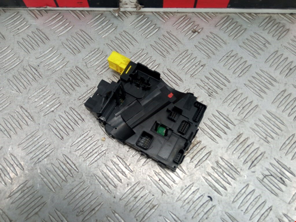 Блок управления подрулевыми переключателями (блок рулевого управления) Volkswagen Caddy 3 1K0953549CM арт. 1975359